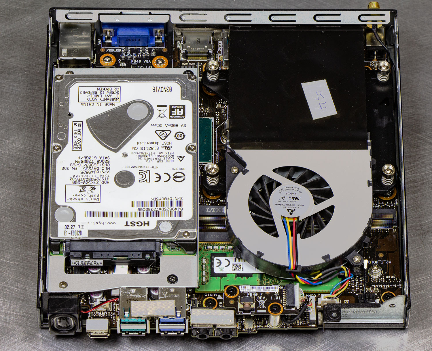 Повесь на монитор: ASUS Mini PC PB60