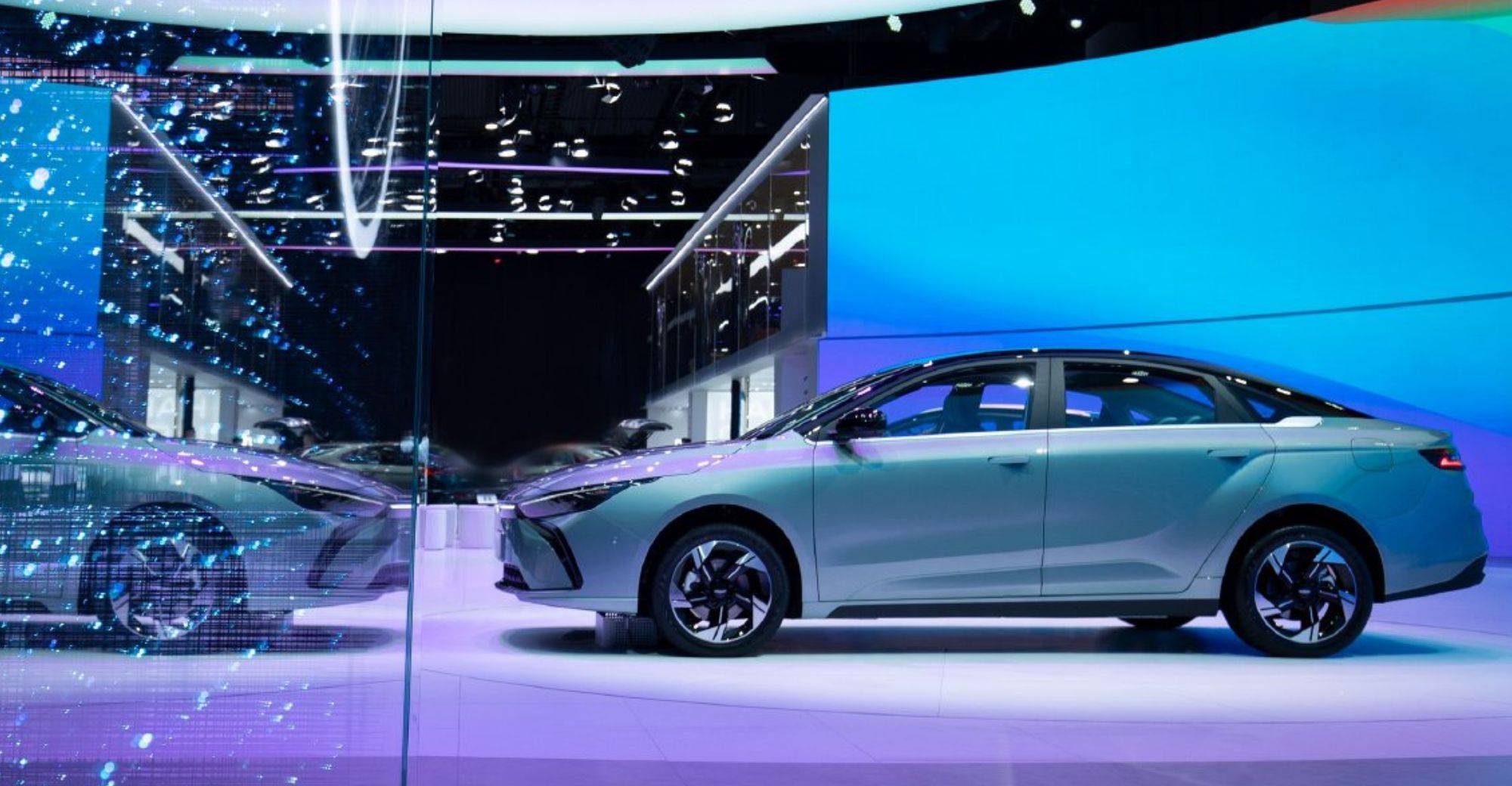 Geely выпустила ещё два электрокара на HarmonyOS: выглядит современнее ...