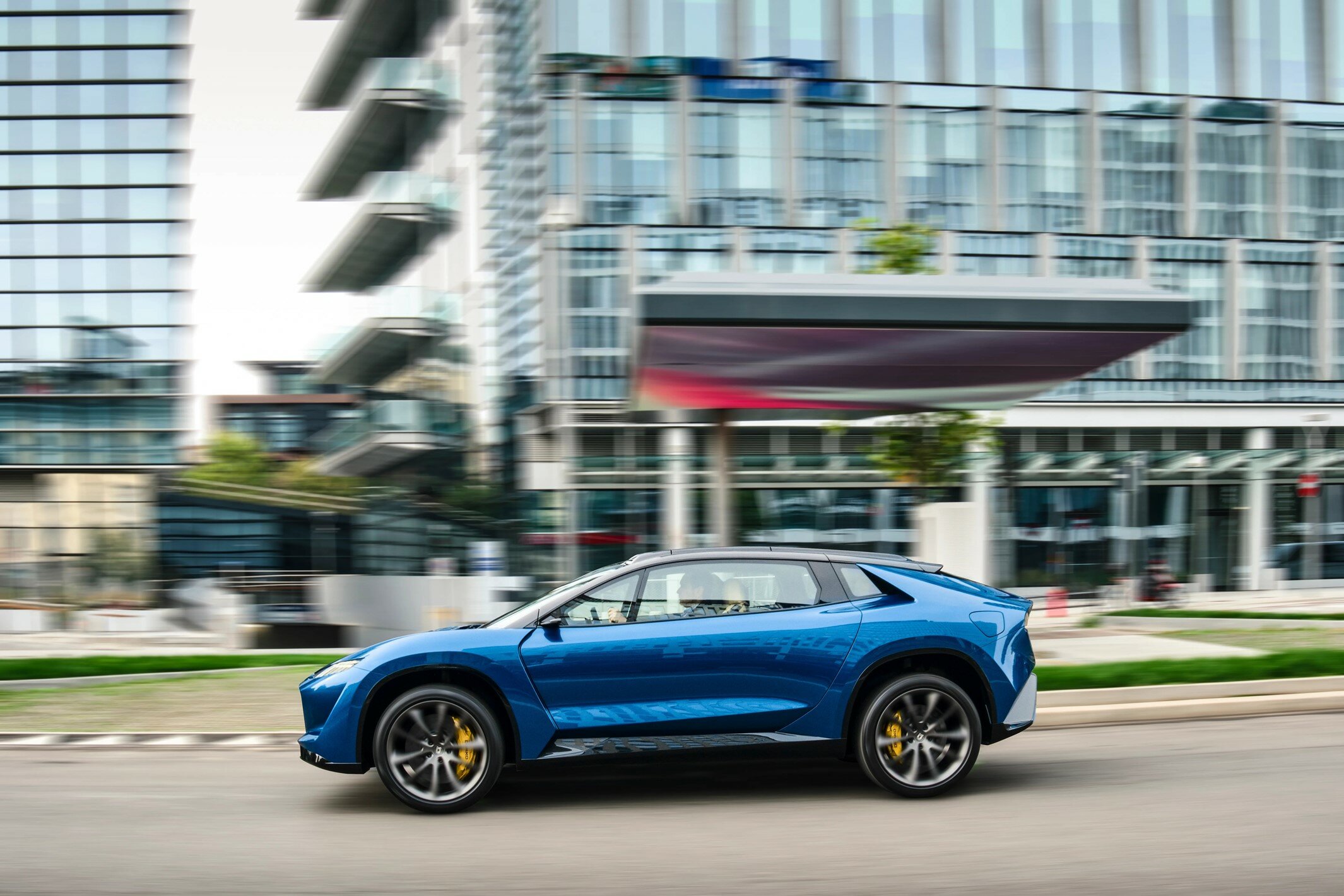 Drako Dragon стал самым мощным и быстрым кроссовером в мире. И он на ...