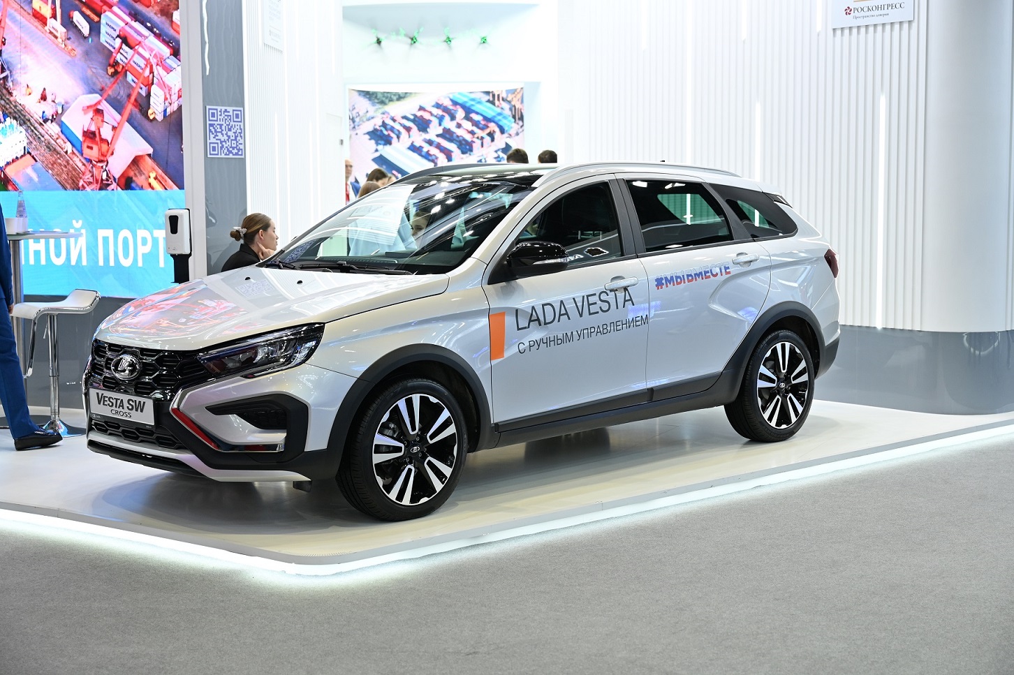 LADA представила Vesta с ручным управлением: для людей с ограниченными ...