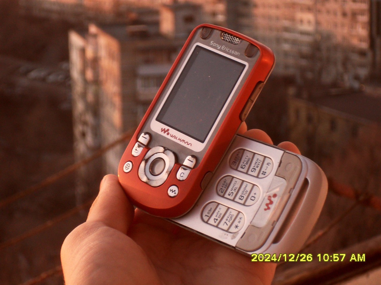 Sony Ericsson W600i — самый странный слайдер от шведо-японской компании