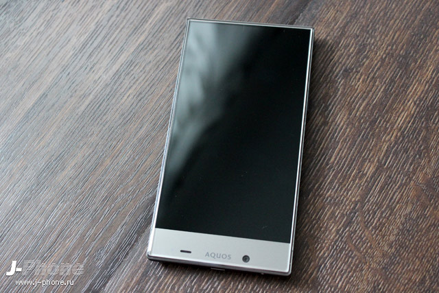 Sharp Corner R — первый полностью безрамочный смартфон