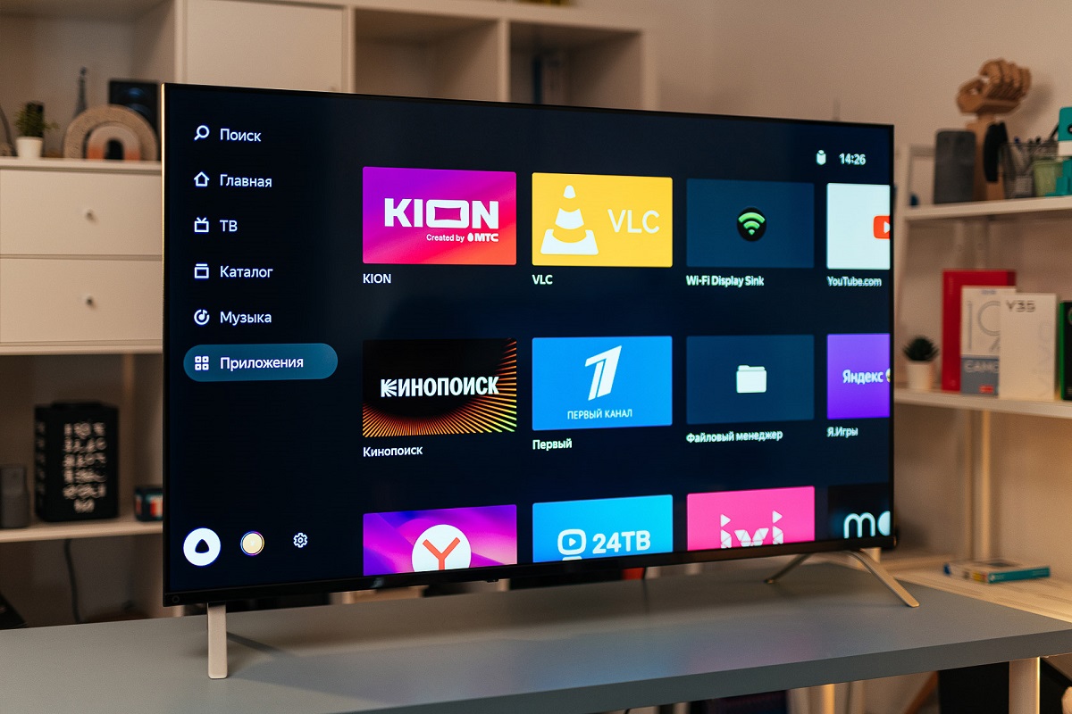 Можно управлять только голосом? Обзор Яндекс Телевизора 50" с Алисой