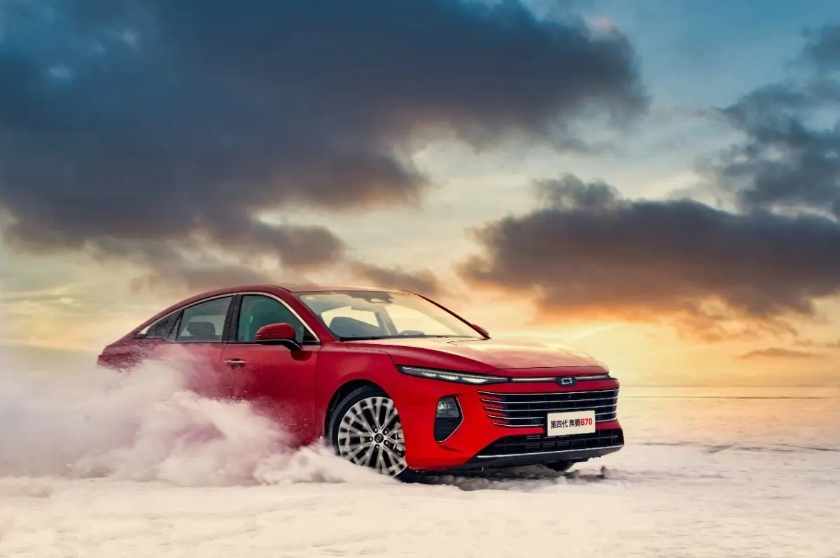 Лифтбек Bestune B70 и кроссовер Bestune T90 уже в России: цены и комплектации