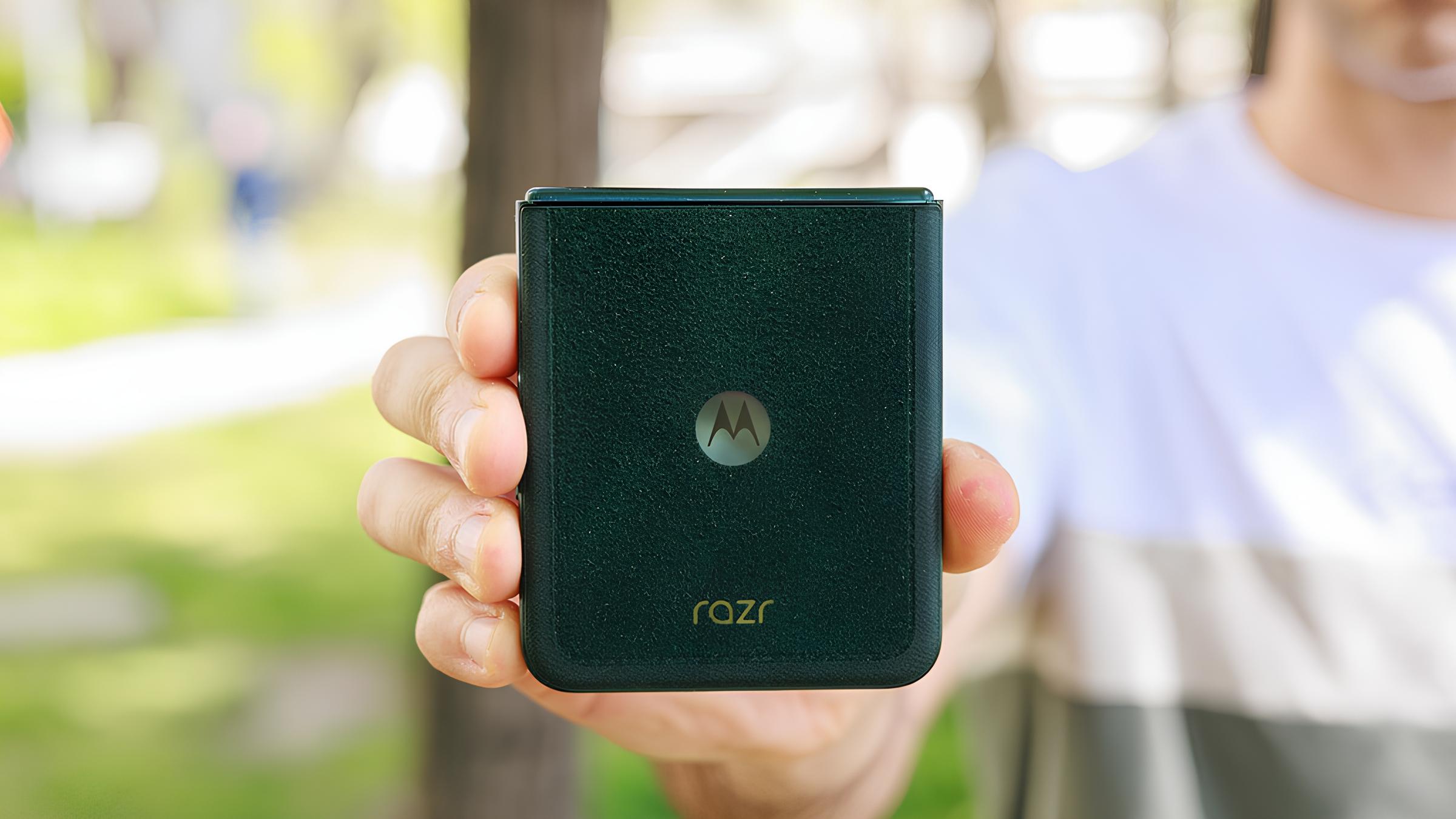 Представлен складной флагман Moto Razr 60 Ultra с мощным процессором и ...