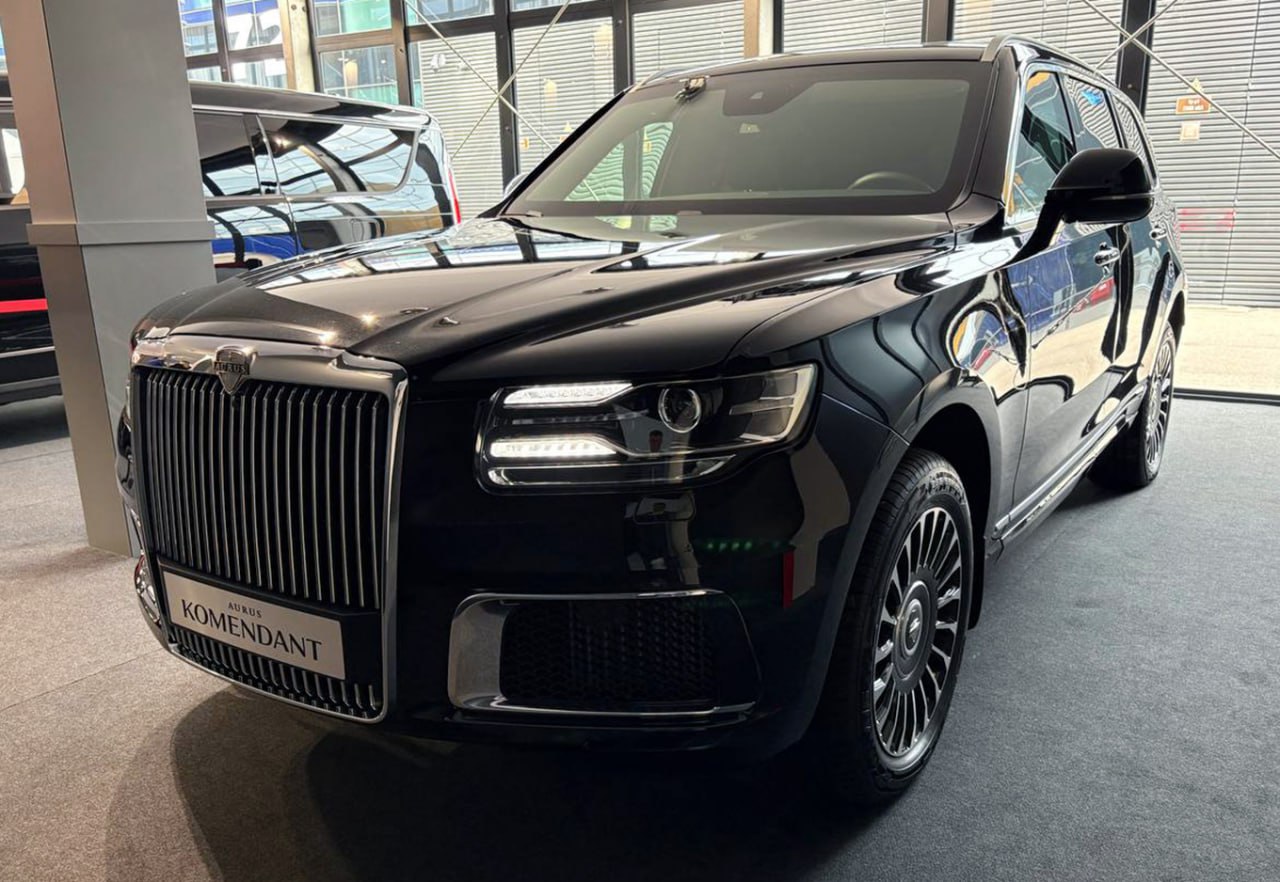 Ещё более защищённый: на ПМЭФ-2025 показали бронированный Aurus Komendant