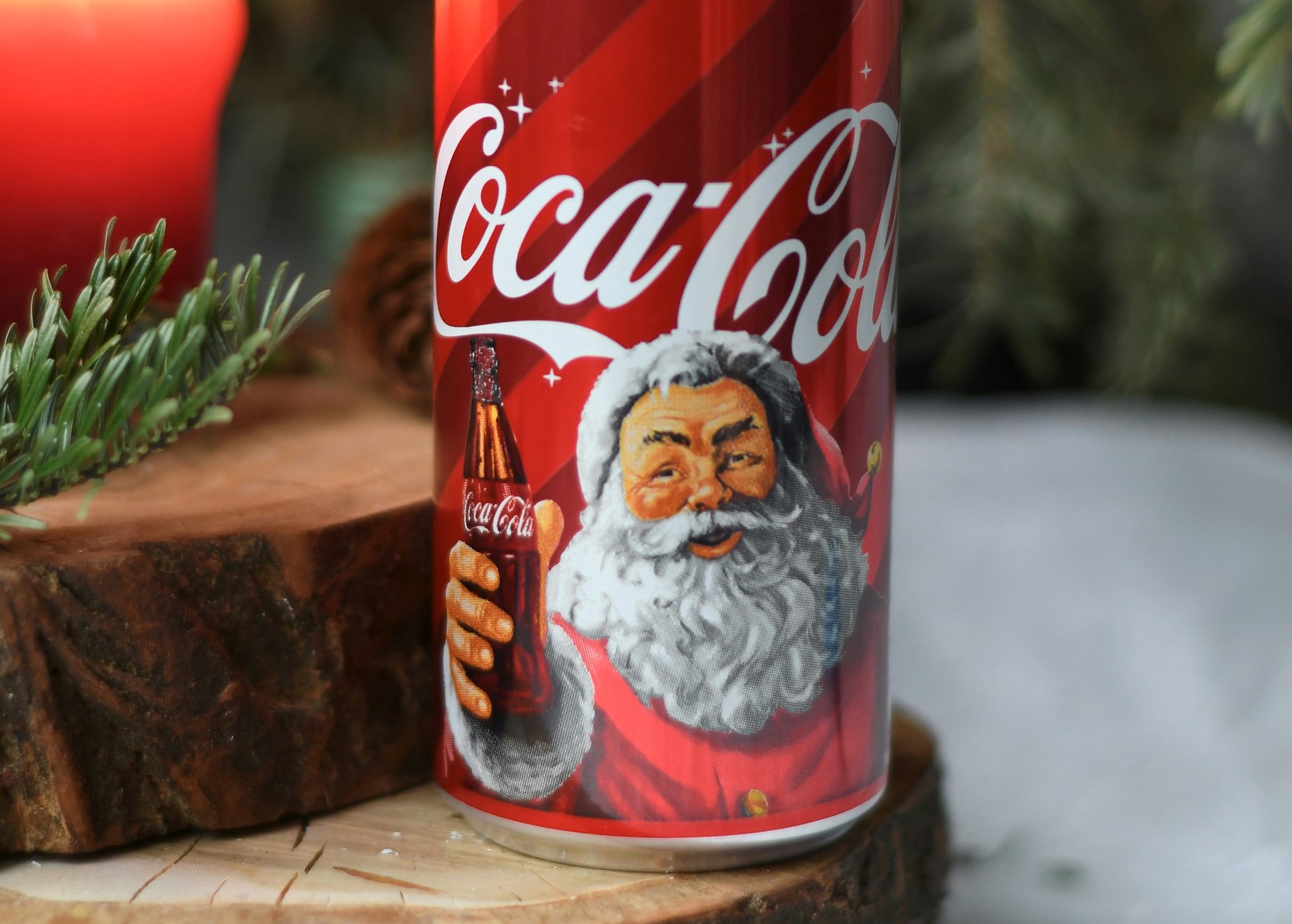 «Отвратительное зрелище» и «магии нет»: Coca-Cola выпустила новый праздничный ИИ-ролик